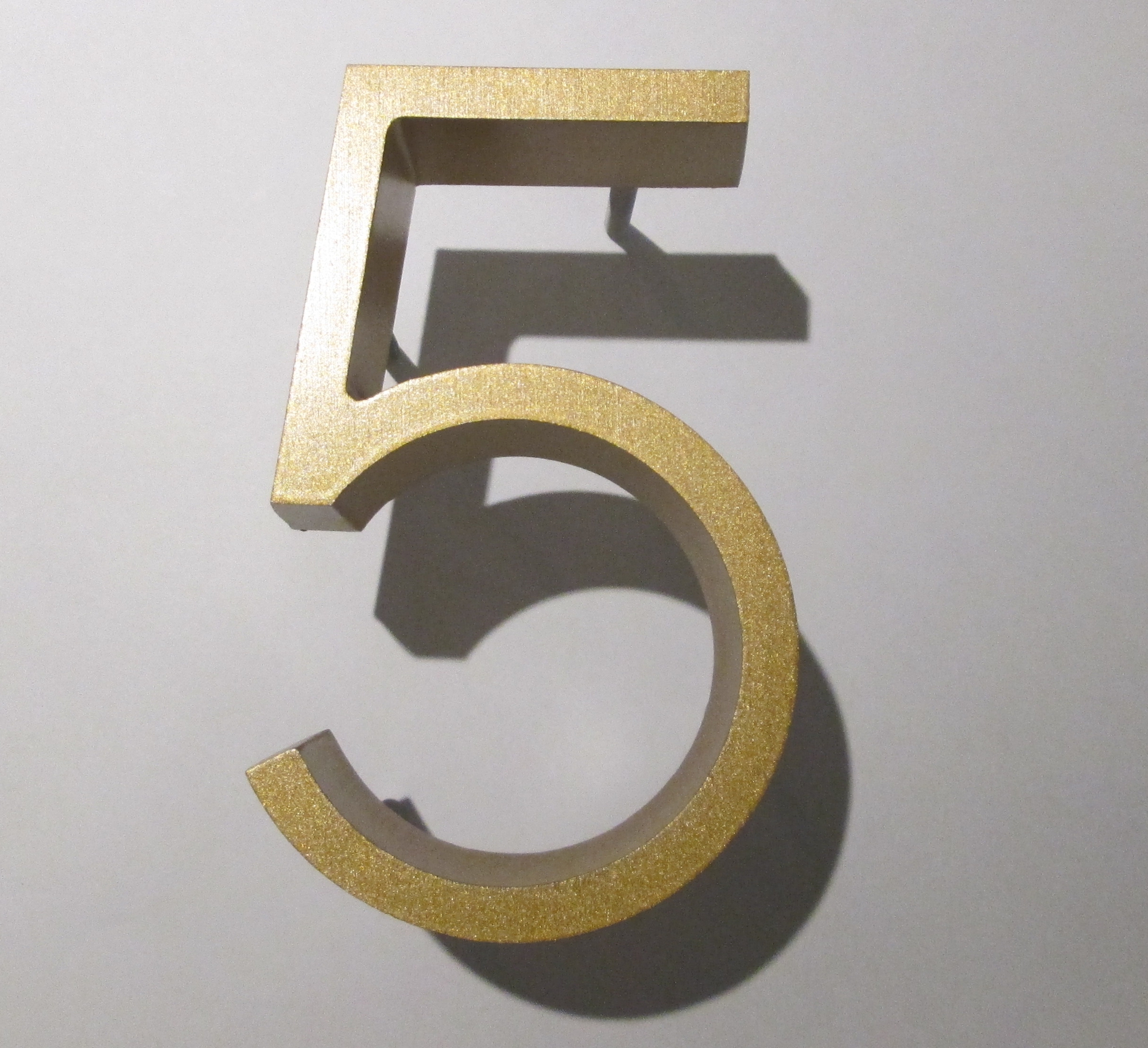 Cast Metal House Numbers in A Ribbon Deep Font. | METAL LETTERS